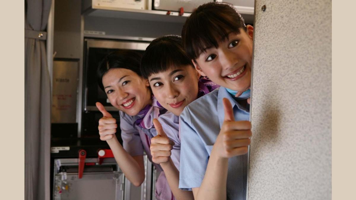 Happy Flight (ハッピーフライト, Shinobu Yaguchi, 2008) – Windows on Worlds