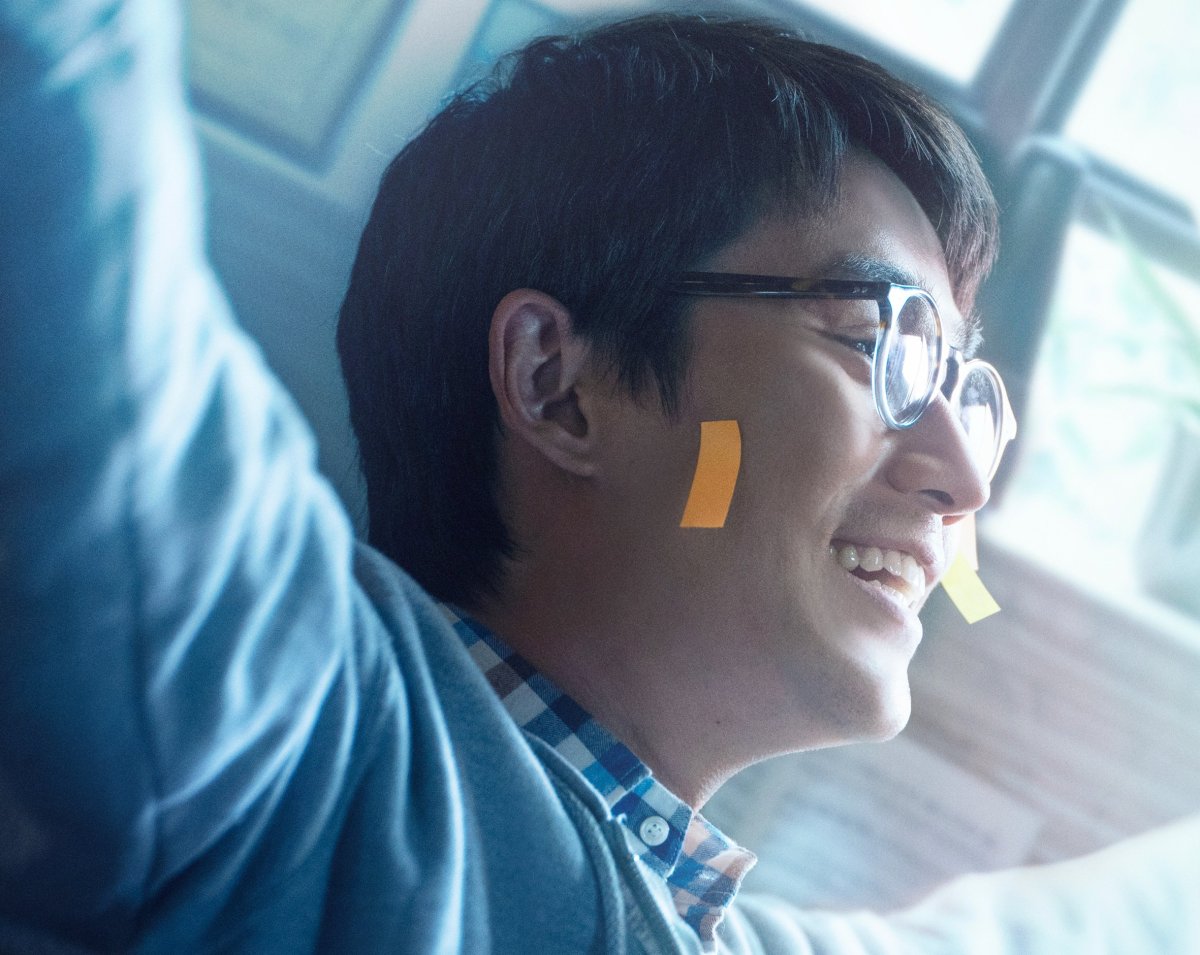 Embrace Again (穿过寒冬拥抱你, Xue Xiaolu, 2021) – Windows on Worlds